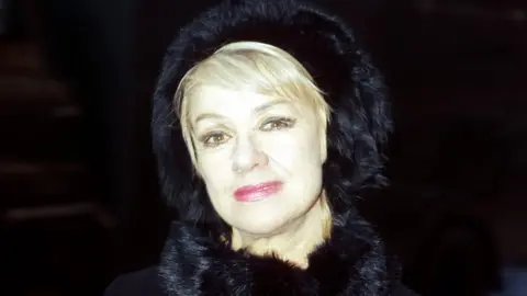 Dorothy Squires: The Llanelli singer who married Roger Moore