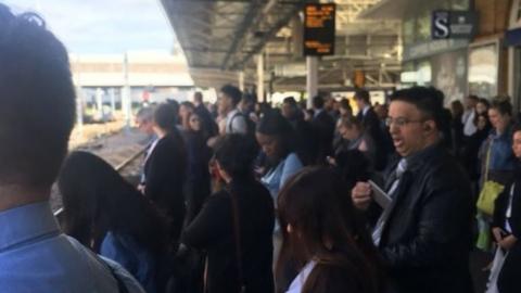 Northern rail: Guards row sparks fresh strikes - BBC News