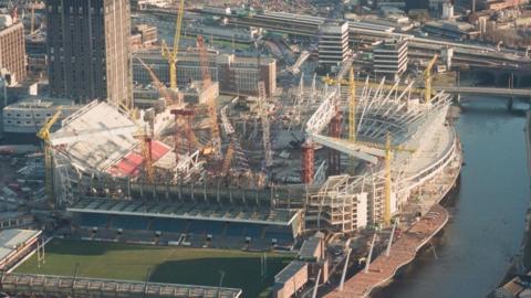 Maindy Velodrome: Last remnant of Wales' biggest event - BBC News
