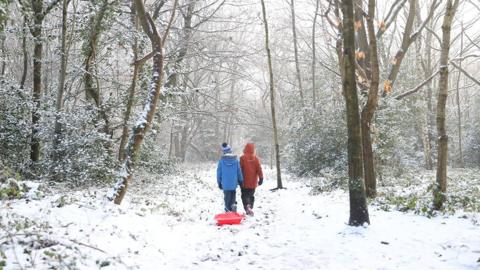 In pictures: Winter scenes from around UK - BBC News