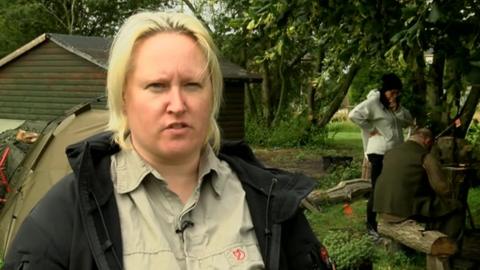 Female veterans offered bushcraft skills for mental health - BBC News