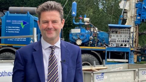 Geothermal energy: Stormont borehole to tap into underground heat - BBC ...