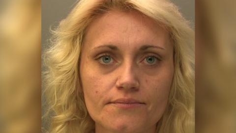 Wedding planner jailed over false claims about ex - BBC News
