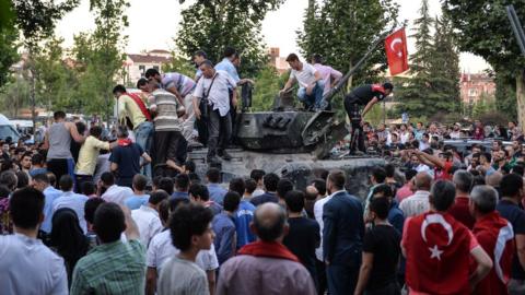 In pictures: Attempted coup in Turkey - BBC News