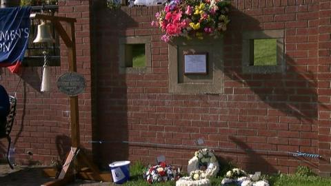 Service held for lost crew of Gaul trawler - BBC News