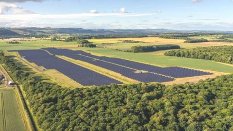 Scotland's largest solar farm gets green light - BBC News