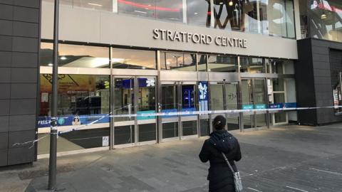 Stratford stabbing: Boy arrested on suspicion of murder - BBC News
