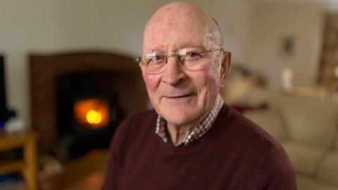 Former Norwich City chairman Robert Chase dies - BBC News