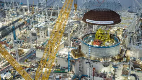 Hinkley C nuclear reactor roof lifted into place