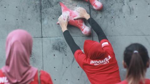 Kisah Aries Susanti, 'Spiderwoman' juara dunia panjat tebing: Puasa tak ...