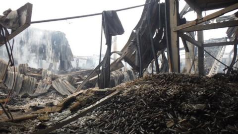 Leeds fire: Blaze sends black smoke over city - BBC News