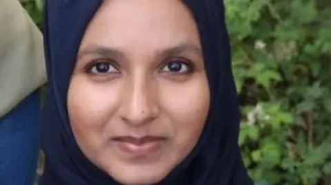 London bus drivers to strike in run-up to Christmas