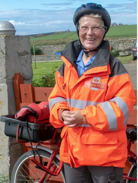 Islandeering: The woman walking on the edge of hidden islands