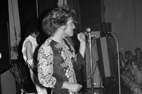 Led Zeppelin: Pictures show first concert, in 1968 - BBC News