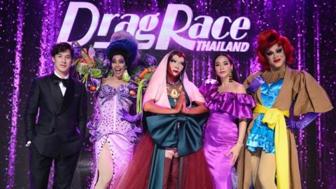 Drag World: Where the biggest US stars meet rising UK talent - BBC News