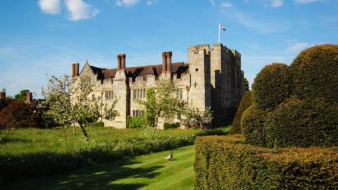 Hever Castle to display prayer books owned by Henry VIII's wives - BBC News