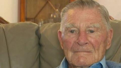 World War One Veterans' Association founder dies aged 91 - BBC News