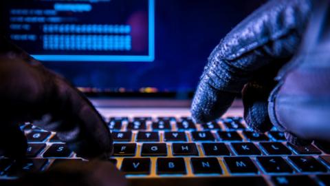 Scammers taking control of computers, experts warn - BBC News