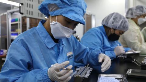 Coronavirus: President Trump’s testing claims fact-checked - BBC News