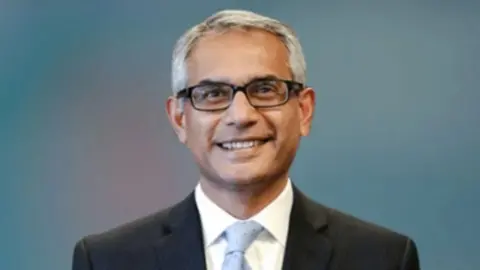 Texas Republicans fail to oust Muslim official over religion