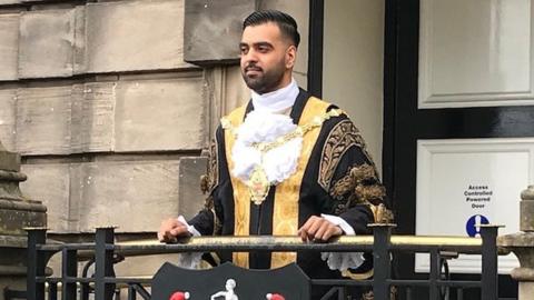 Stoke-on-Trent's youngest lord mayor takes office - BBC News
