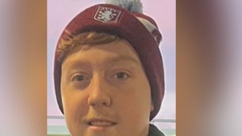 Coedely crash: Families pay tribute to teenagers killed - BBC News