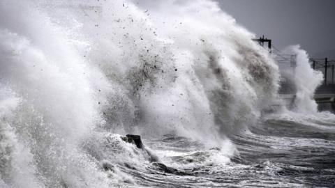 Storm Callum continues to cause problems - BBC Newsround