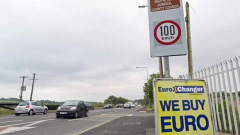 Brexit: UK suggests 'untested' customs system with EU - BBC News