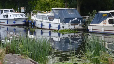 River Great Ouse fishing hook seal 'risks ripping eye out'