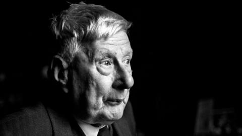 Lowry cricket painting to be auctioned during World Cup - BBC News