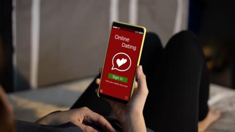 The tricks scammers use to steal your money - BBC News