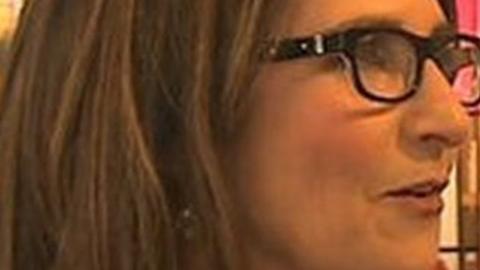 100 Women 2015: Is make-up a feminist issue? - BBC News