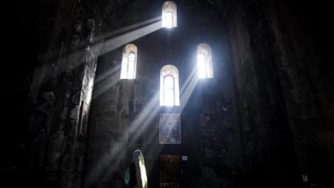 Como e por que as religiões evoluíram - BBC News Brasil