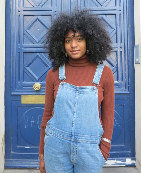 Celebrating curly hair with portraits and life stories - BBC News