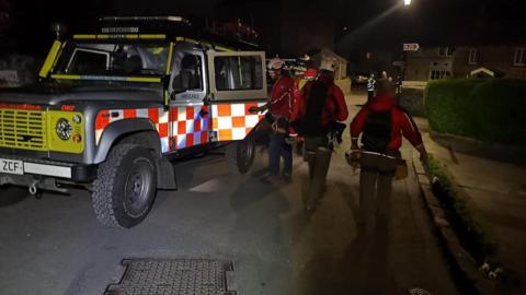 John Shuttleworth cave concert abandoned due to cliff rescue - BBC News