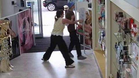 Small shops call for aid to tackle 'brazen' shoplifters - BBC News