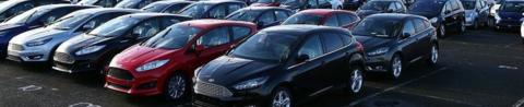 Brexit: Car investment halves as industry hits 'red alert' - BBC News