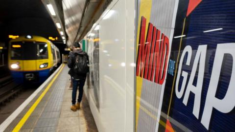 London's transport to get £250m government investment in 2024 - BBC News