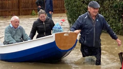 Major incident in Suffolk stood down after flooding - BBC News