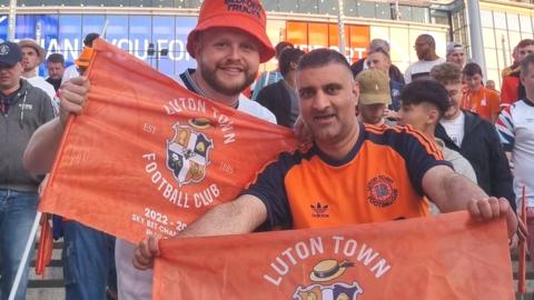 Luton Town: How Premier League football is uniting the area - BBC News