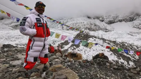 Canterbury Gurkha's attempt to climb Mount Everest begins
