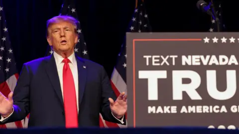 CPAC: Trump rules out new political party in speech to conservatives