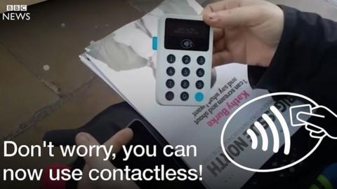 Big Issue sellers to accept contactless payments - BBC News