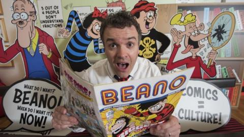 'Minnie Lisa' unveiled at Beano exhibition in Dundee - BBC News