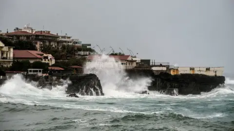 Sicily floods: Stay at home warning as Cyclone Apollo hits