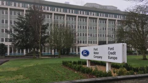 Ford's Brentwood HQ to relocate to Dunton - BBC News