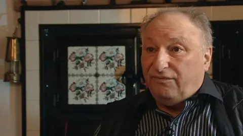 Stockport 'Banksy': Mystery artwork appears on pub wall