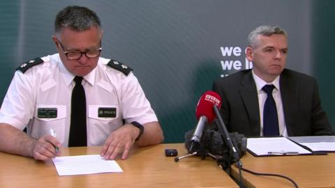 Sean Fox murder: CCTV of suspects at scene of 'ruthless execution ...