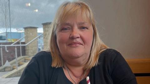 Waterlooville murder probe victim was 'devoted grandmother' - BBC News