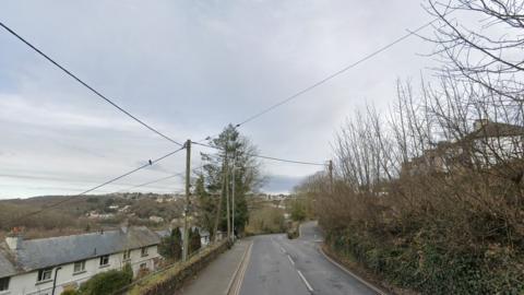 Motorcyclist dies in single-vehicle crash in Looe - BBC News